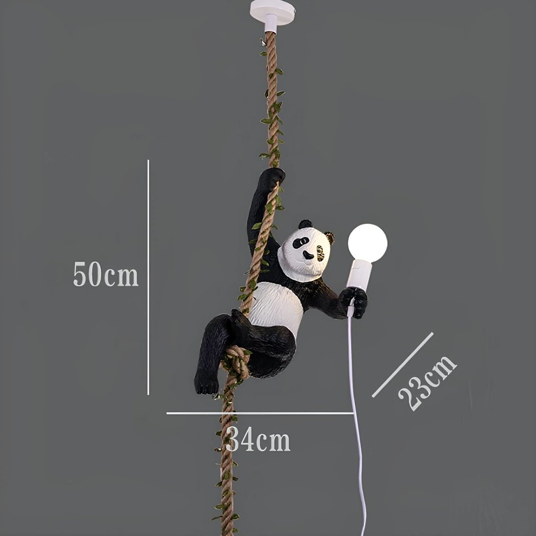 Suspension avec un panda accroché à sa corde • Luminaires Tendance